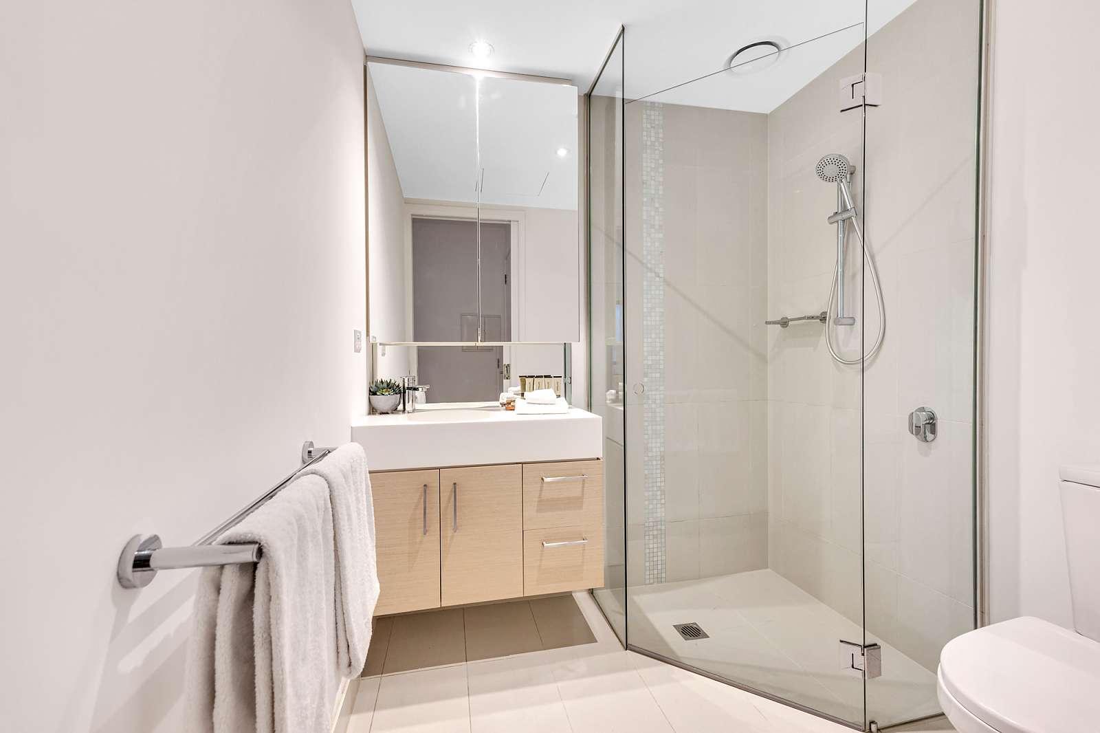 Apartment 4701 at Prima Tower Serviced Apartments Southbank ...