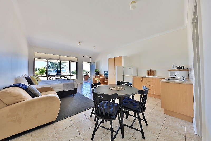 Studio Serviced Apartment at COAST Motel and Apartments | Studio Luxury ...